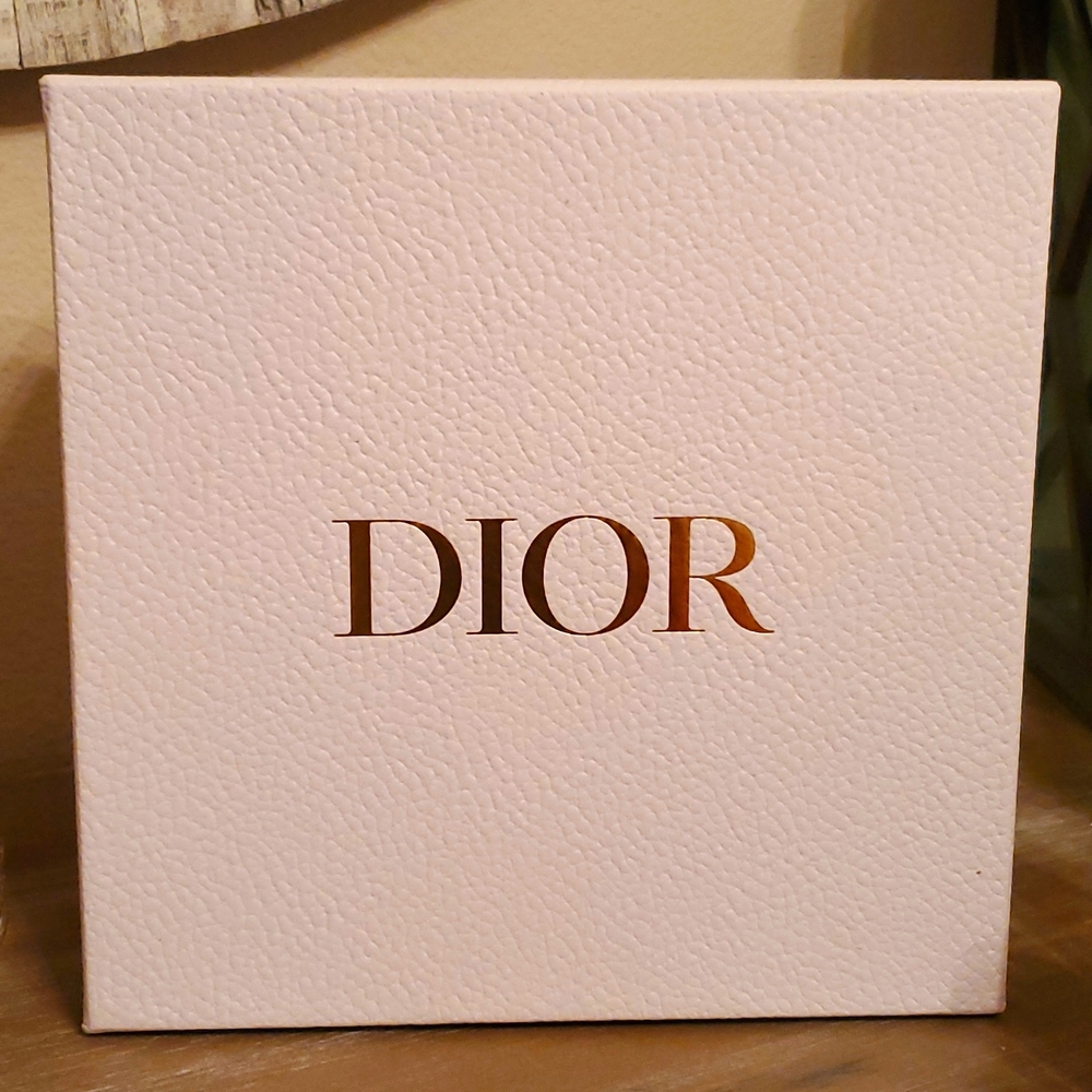 New Never Used Dior Gift Box White & Gold 8 1/2 8 1/2… - Gem